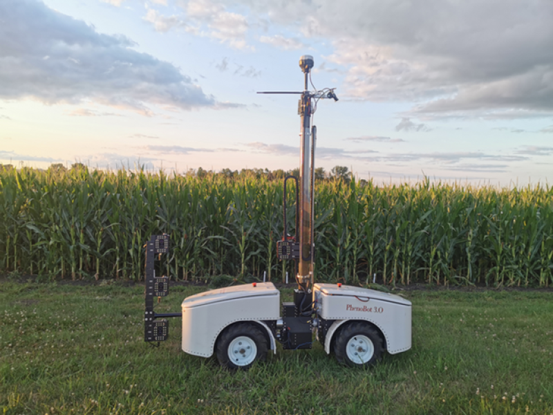 Wheeled robot measures leaf angles to help breed better corn plants ...